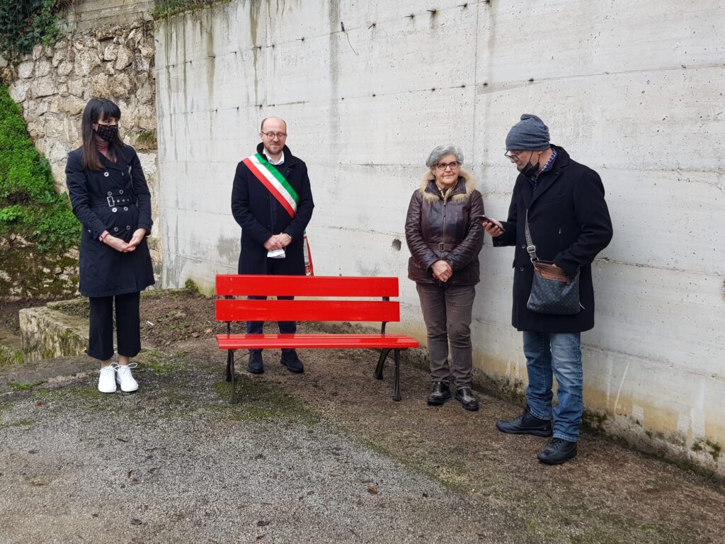 Panchine rosse contro la violenza sulle donne - PD di Fontana Liri