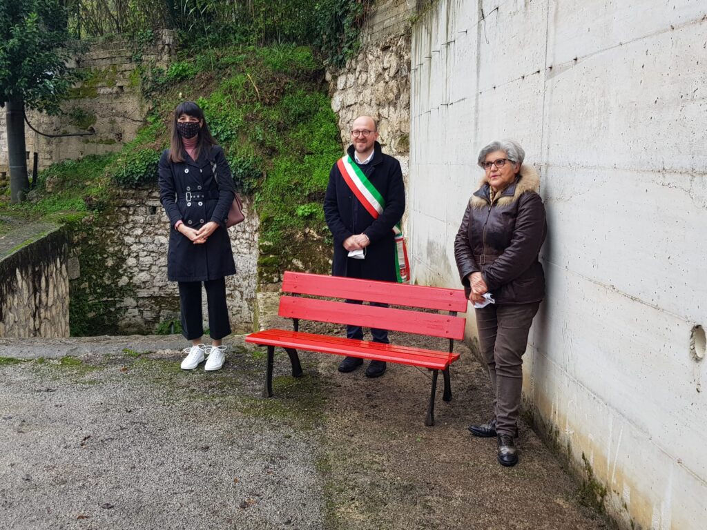 Panchine rosse contro la violenza sulle donne - PD di Fontana Liri